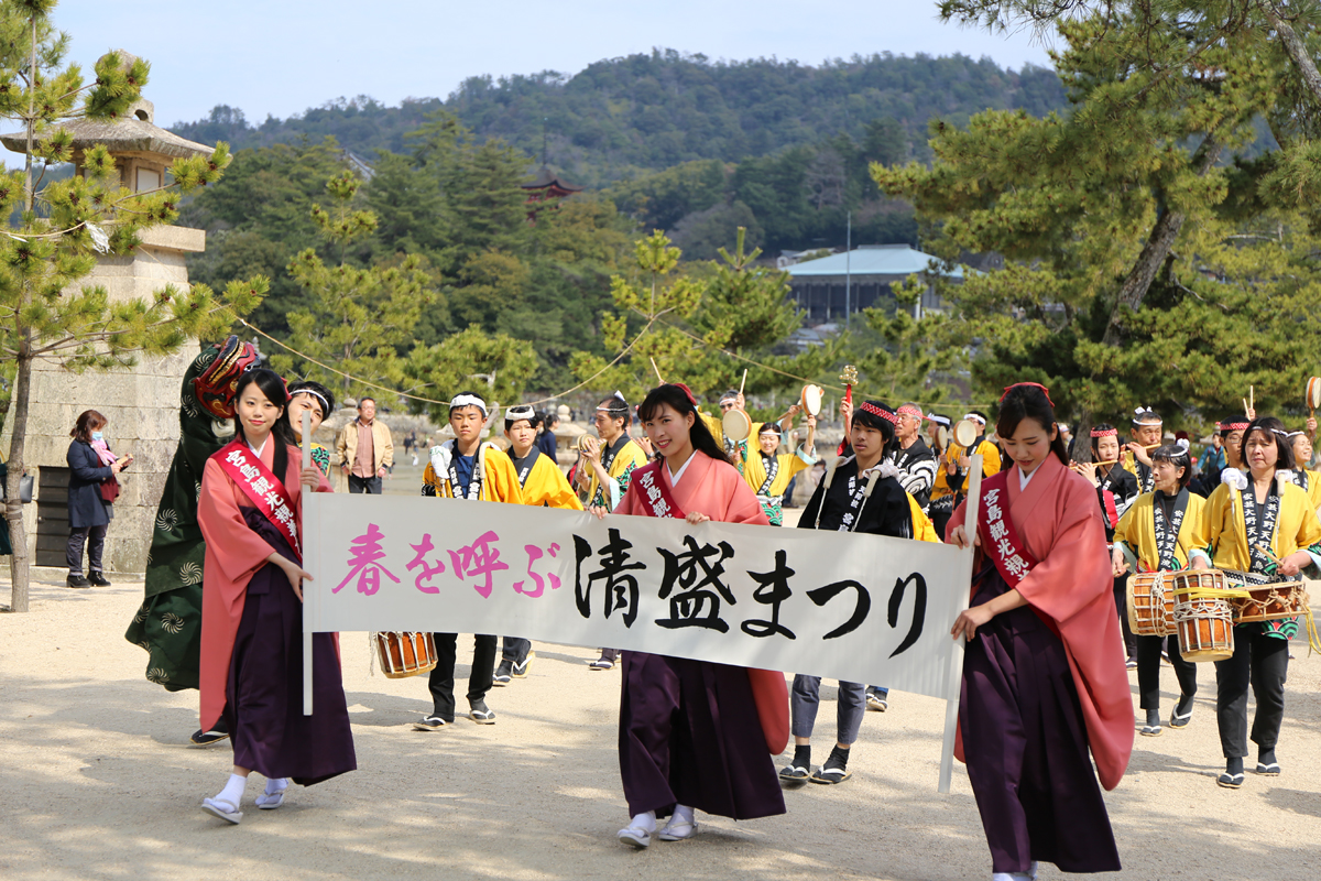 The Kiyomori Festival, where the Heike clan parades through Miyajima ...